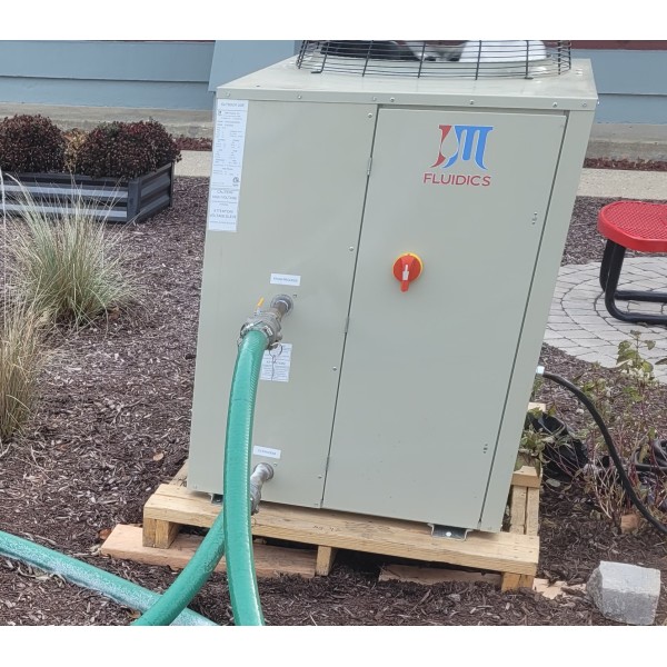 700 Square Foot Chiller | Iron Sleek