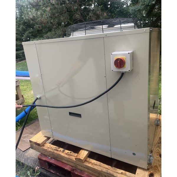 800 Square Foot Chiller | Iron Sleek